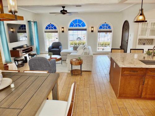 Belmont Shore Beach House - Incredible Oceanfront Views - Long Beach, CA