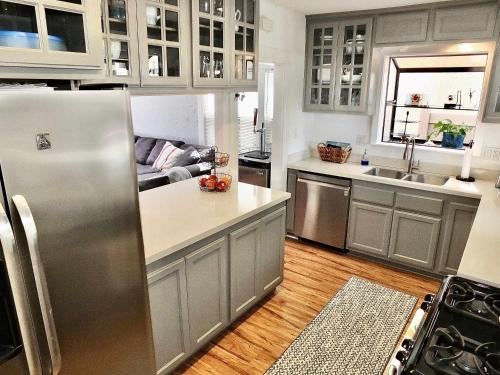 Park Avenue Beach Paradise - Chic & Secluded 4 Bdr - 康普頓