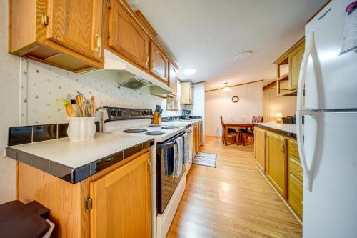 1 Mi To Lake Access: Erie Home W/ Private Backyard - Erie, PA