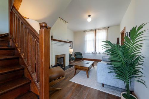 Edelweiss Village & Resort – Chalet Edward & Walter Feuz - Banff National Park