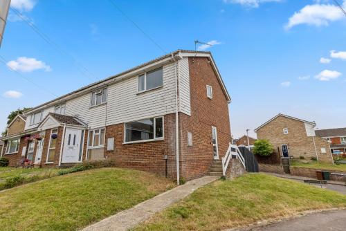 2 Bedroom Modern House - Gillingham