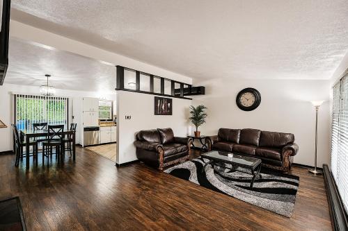 Serene Family Home Sleeps 16! - Grand Rapids, MI