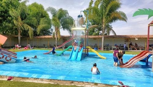 Hotel Y Cabanas Manolo - Michoacán