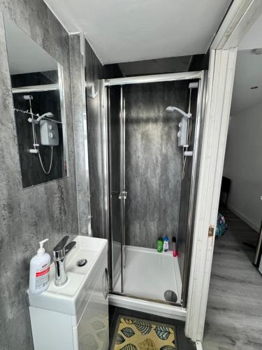 Enjoy The Comfort At Private Room En-suite With Free Parking - Near Luton Airport - Aéroport de Londres Luton (LTN)