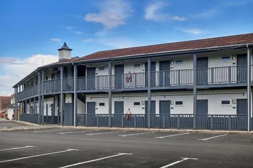 Lakehurst Park, Denshanger from £56 - Book Now