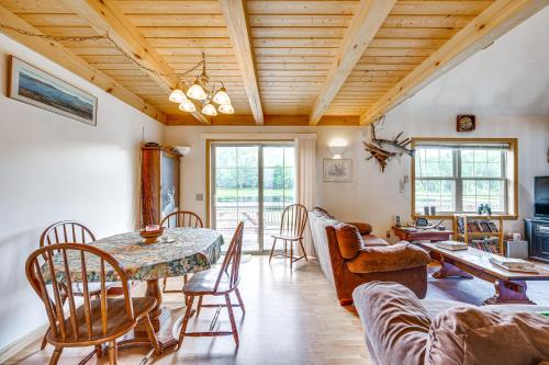 5 Mi To Jay Peak Resort: Cabin W/ Pond Access! - Jay, VT