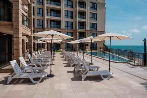 Cabacum Pleasure Beachfront Apartments - 50m To Beach And Pool - Varna