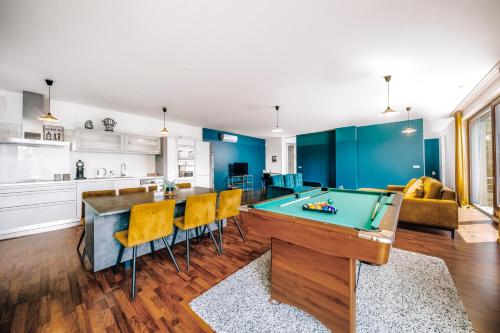 Design 3bd Apartment Cooking Area In Architect Villa - Prag