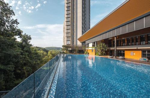 New Designer Condo - Panoramic Forest View - Steps To Ioi City Mall - Your Best Urban Retreat - Putrajaya