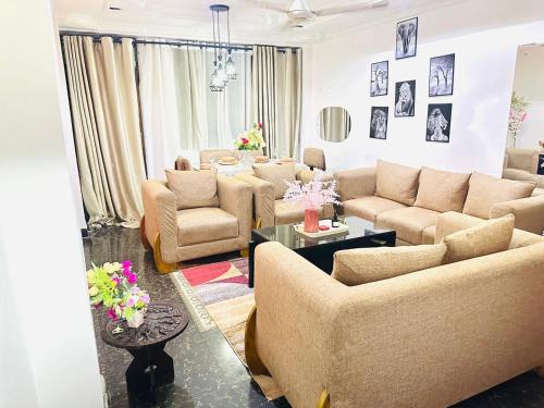 Big Master Bed With Private Bath, Beautiful View, Fast Wifi At City Centre - Dar es Salaam