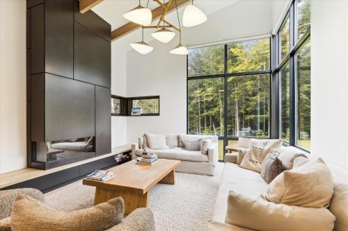 Streamside Lodge: 4 Br, Fireplace, Sauna, Game Room, Summer Pool! - Stowe, VT