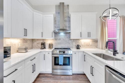 Spacious 5br W Fire Pit, Balcony & Backyard Oasis - La Nouvelle-Orléans, LA