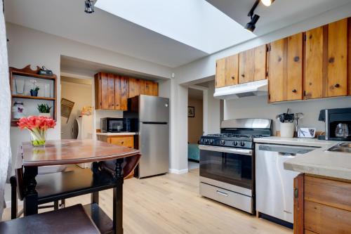Walk To Main Avenue: Cozy Unit In Warrenton - Warrenton, OR