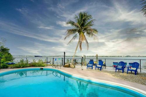 Waterfront "Paradise Bay" Wows Guests! Pool & Bay - Manasota Key, FL
