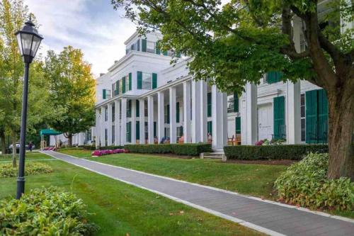 Quintessential Vt Cottage In Manchester Village - Manchester, VT