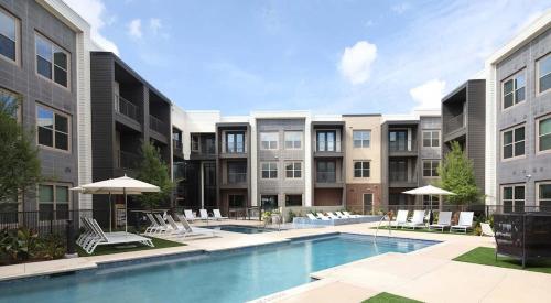 Boulevard Stays Pool Gym Parking 1br King Suite A - Allen, TX
