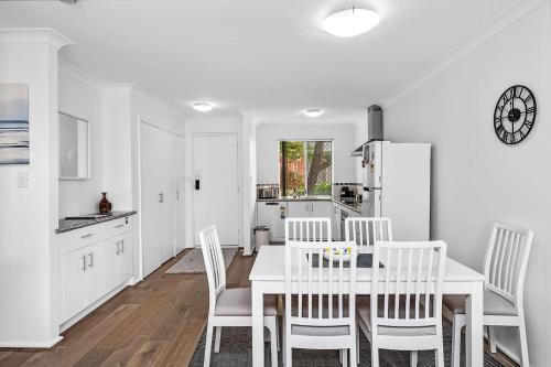 Light Bright Home In South Perth - Victoria Park