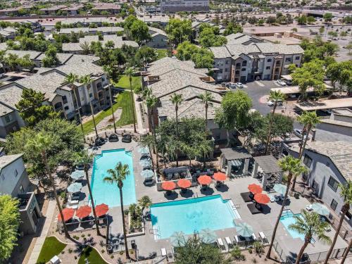 Boulevard Stays Quiet Modern 1br Pickleball Pool Parking Gym 02 - Chandler, AZ
