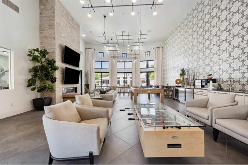Boulevard Stays Chic 1br Near Stadium Pool Access Gym & Free Parking - Glendale, AZ