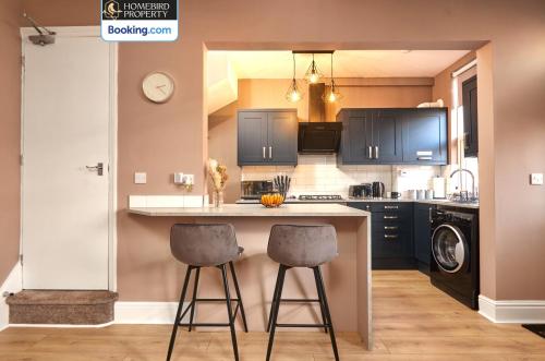 Beautiful 3bdr House By Homebird Property Management Short Lets & Serviced Accommodation Leeds With - Leeds
