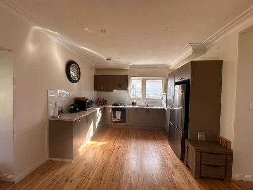Spacious 4br Home Walk To Wollongong Uni - University of Wollongong, Wollongong campus