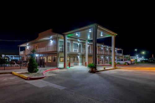Regency Inn And Suites Bay City, Texas - Bay City, TX