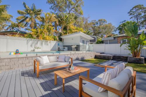 Lakeshore Cottage - Boho Chic With Poolside Deck - Newcastle