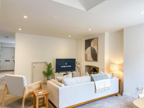 Modern Canterbury 3 Bedroom Townhouse - Pets Welcome & Free Parking - Canterbury