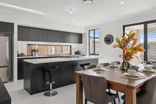 Spacious 6br Home Near Beach In Victoria Point - Brisbane