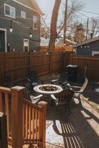 Spacious Downtown Family With Large Patio, Hot Tub, Fire Pit, By Forest & Peak Retreats - Colorado Springs, CO