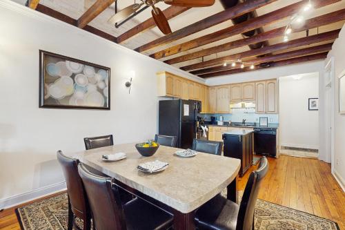 Historic City Market Loft Off Broughton - Savannah, GA