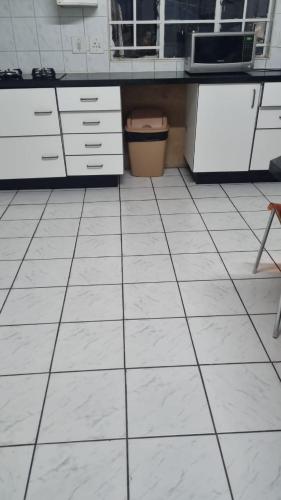 Yellow Stars Guesthouse 1hr 2hrs Day Rest - Johannesburg