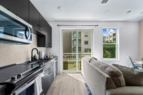 Channelside: Workers Paradise| Near Everything - Amalie Arena