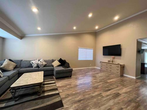Beautiful And Cozy! - Palmdale