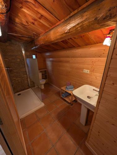 Rustic Charm In Ager, A Natural Paradise - Àger