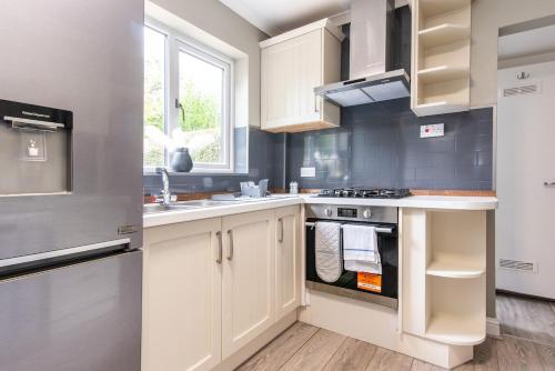 3 Bedroom Family & Contractor House In Aspley, Nottingham - Sleeps 5 - By Circleway Homes - Nottingham
