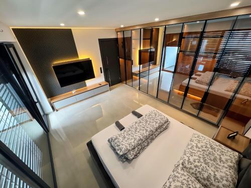 Design-villa Mit Beheiztem Pool & Stimmungsvoller Beleuchtung - Linz