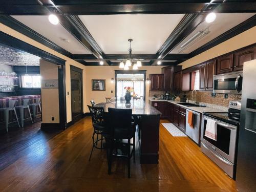Victorian Home In Original Grandeur Downtown - Kokomo, IN