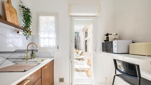 Appartement Cosy Avec Terrasse, Acces Gare Dijon A Pied - Dijon