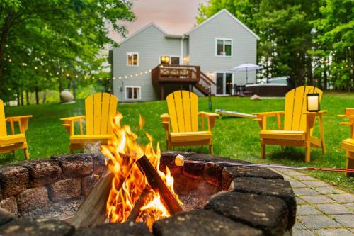 Traverse Retreat-hot Tub, Fire Pit, Disc Golf - Interlochen, MI