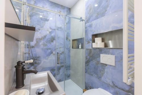 Chambre Climatisee Rio Sale De Bain Privee Check In Autonome Cuisine Partagee - Liège