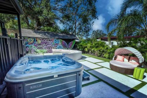 Whimsical Decor-pergola Swings-moonlit Hot Tub-fun - Bradenton, FL