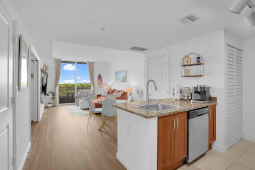 1 Br 2bed Lakeview Rooftop Pool - 보인턴비치