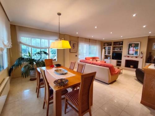 Precioso Chalet 4 Habitaciones Con Piscina Comunitaria - Benicàssim