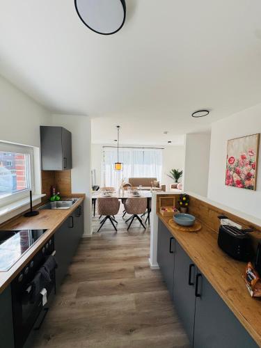 Familientraum 10min Zur Ostsee Und Nach Lubeck Zentrum Mit Parkplatz & Balkon - Lübeck