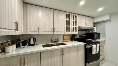 Spacious And Luxurious 2br Suite With Huge Windows - Oakville