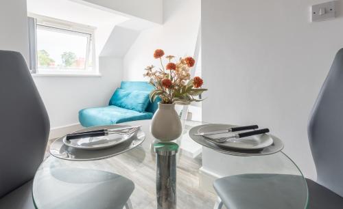 Cosy Suite Sleeps 3 With Parking - Coventry