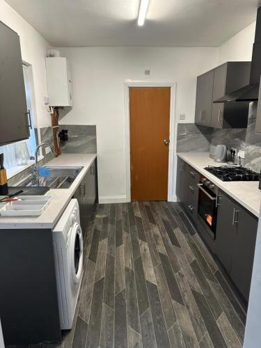 Modern 1 Bed Flat Minutes From Luton Airport - Luton