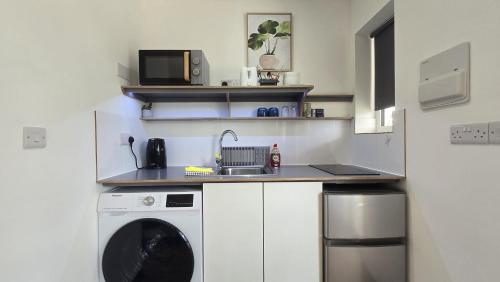 Self-contained Gatwick Studio -Parking & Fast Wifi - Crawley