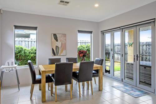 Seascape Beach House Retreat - Mandurah